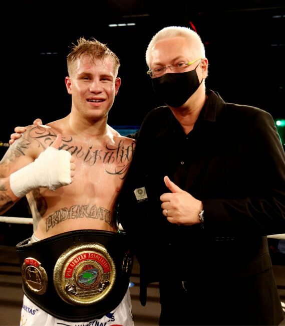 Live Boxing rocks the Palace of Dreams - Emperors Palace